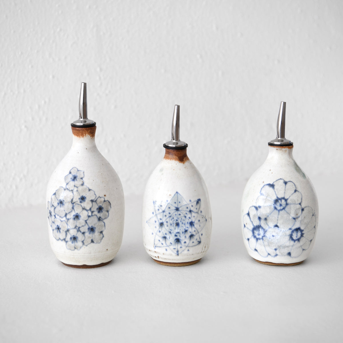 Spako Olive Oil Cruet - White Glaze – Garza Marfa